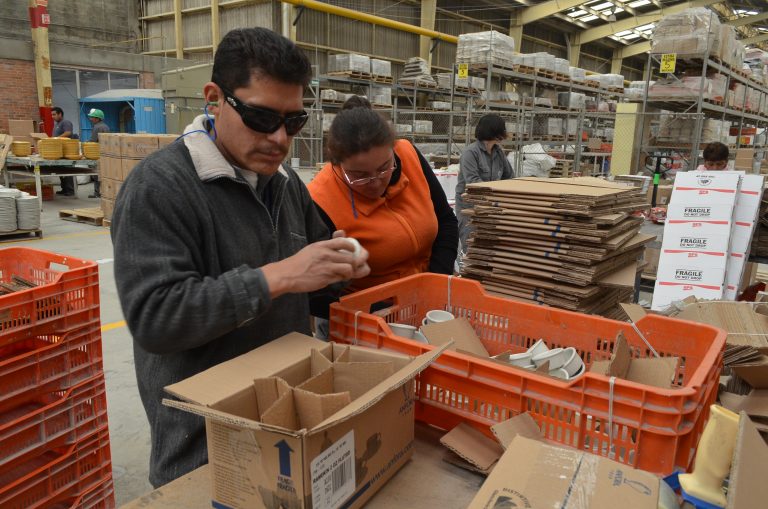 En Ánfora Pachuca, dan empleo a personas con discapacidad