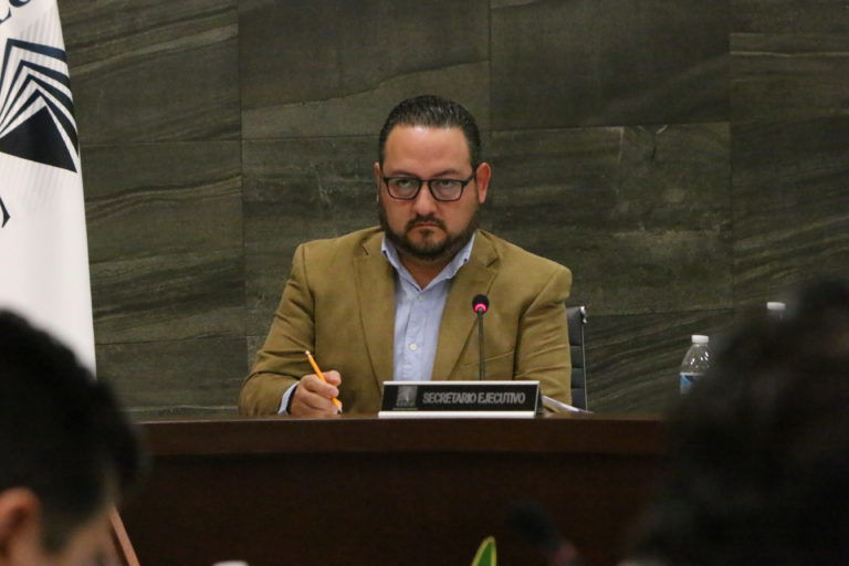 Solicitan al IEEH regular las encuestas en redes sociales