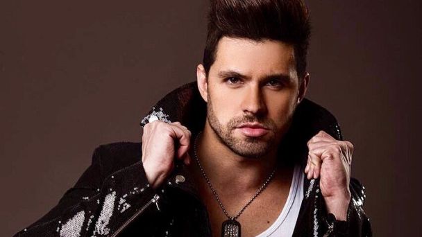 Famosos pintan su raya con Eleazar Gómez