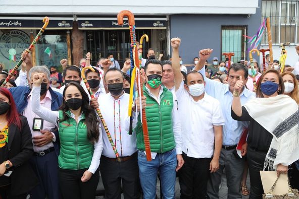 Entrega Gubernatura Estatal Indígena bastón de mando a Félix Soto