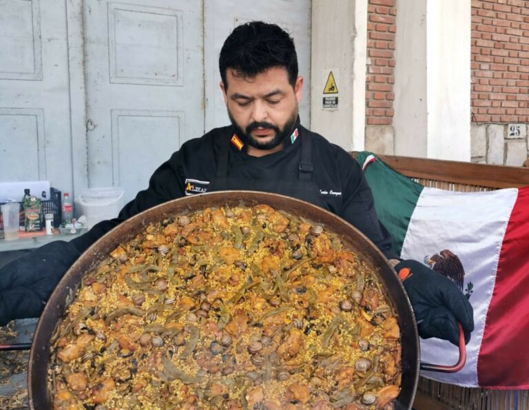 Aprende a preparar la auténtica paella valenciana con el chef Aaron Campos