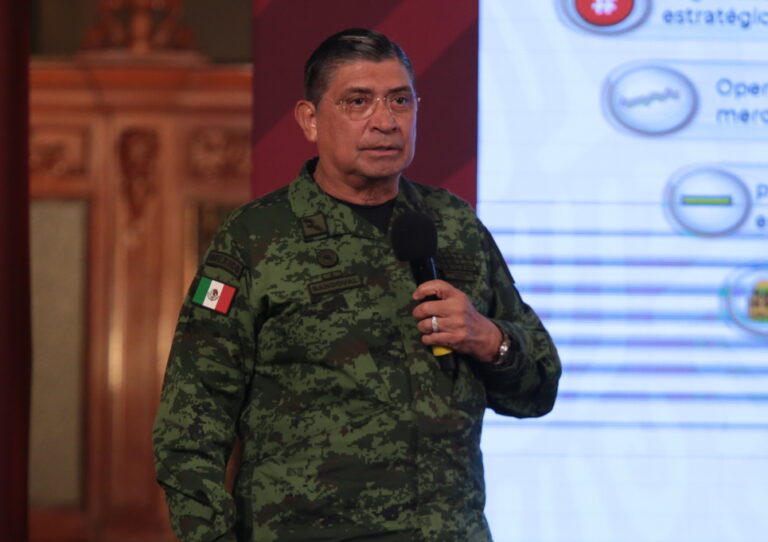 Acepta Sandoval que compró departamento a contratista de Sedena