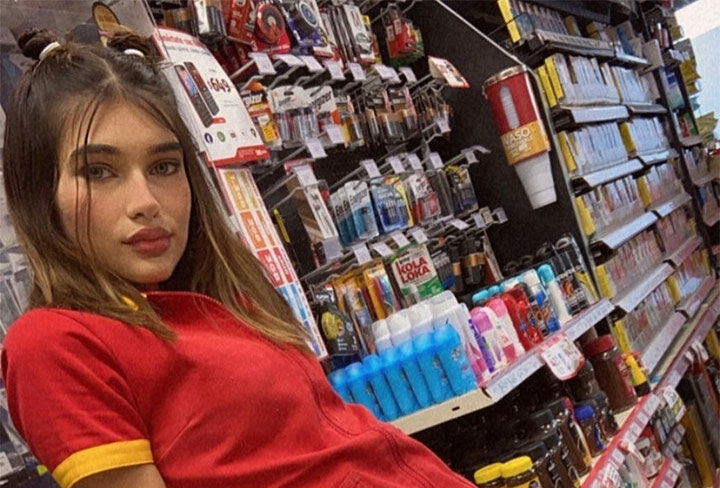 Ella es Alex Silva: la cajera del Oxxo que enamoró a las redes
