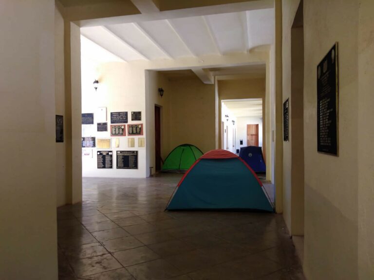 ¡Salen a botear! Alumnos de El Mexe pieden dinero para sus estudios