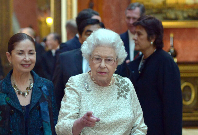 Archivos del FBI revelan plan para matar a reina Isabel II