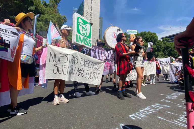 Exigen en Marcha del Orgullo el fin al lucro con las vivencias LGBTI+