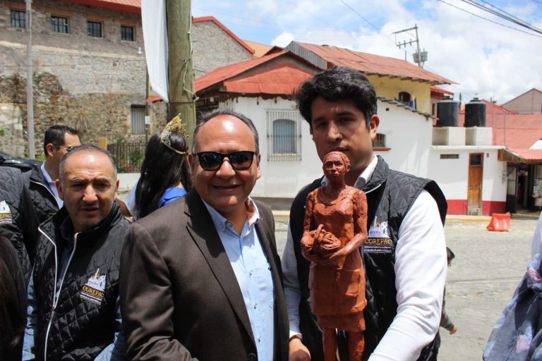 Monumento en honor al pastero artesanal en Real del Monte, un tributo a ...