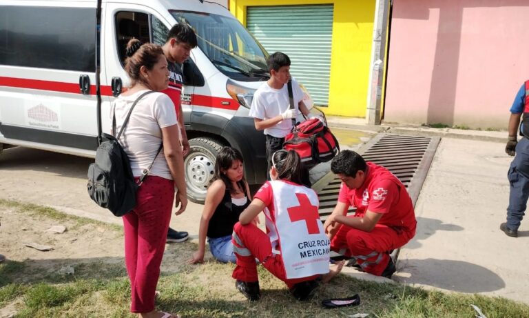 Rejilla de drenaje ocasiona accidente en Huejutla