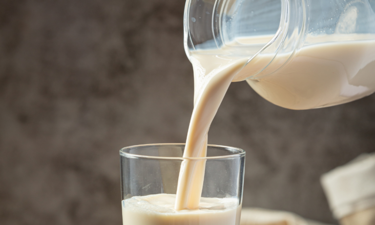Profeco revela las marcas de “leche” que no es leche entera