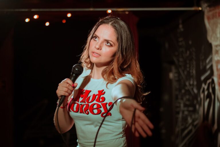 Alexa Zuart llega a Pachuca con su show de stand up