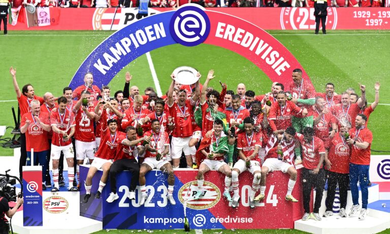 PSV Eindhoven se corona campeón de la Eredivisie con victoria sobre el ...