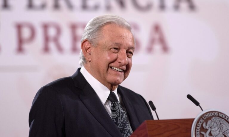 ¡En grande! AMLO anuncia mega fiesta de despedida para su última mañanera