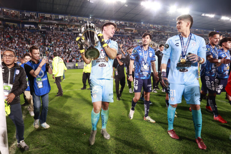 Tómate una foto con el trofeo de la Champions en Pachuca