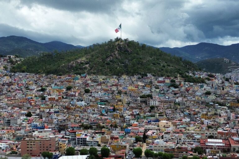 ¿Conoces la historia detrás del asta bandera de Pachuca? Vigilante de ...