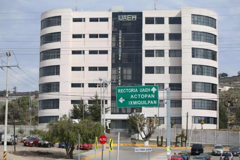 Altos mandos de la UAEH ganan entre 50 mil y 80 mil pesos mensuales
