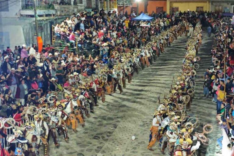 Celebran en Calnali el “carnaval más alegre de Hidalgo”