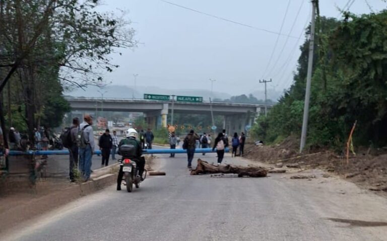 ¡Dos días y contando! Esta carretera de Hidalgo se mantiene bloqueada