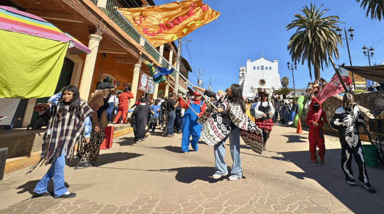 Tianguistengo celebra con alegría su tradicional Carnaval 2026