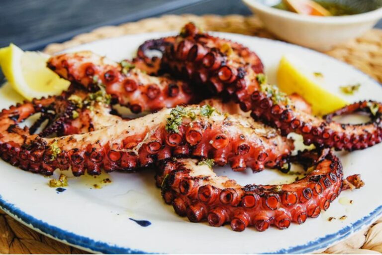 Profeco exhibe precios del camarón y pulpo en temporada alta