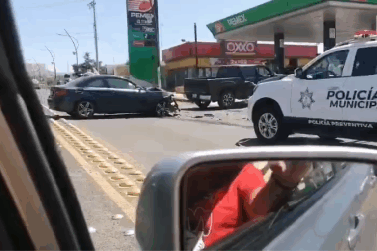 ¡Alerta! Percance vial en gasolinera de Mineral de la Reforma