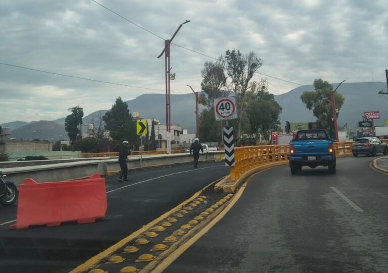 Caída de cajas bloquea paso a desnivel en bulevar Río de las Avenidas ...